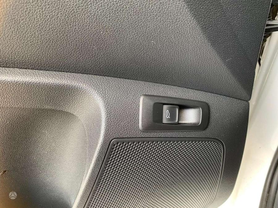 White Skoda Karoq 2020 in Vilnius, with an engine capacity of 1.60 L and mileage of 176 thousand km for 11616 €, photo 14 on AUTOMOTO.COM.LV