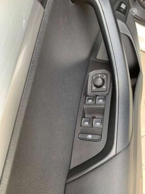 White Skoda Karoq 2020 in Vilnius, with an engine capacity of 1.60 L and mileage of 176 thousand km for 11616 €, photo 19 on AUTOMOTO.COM.LV