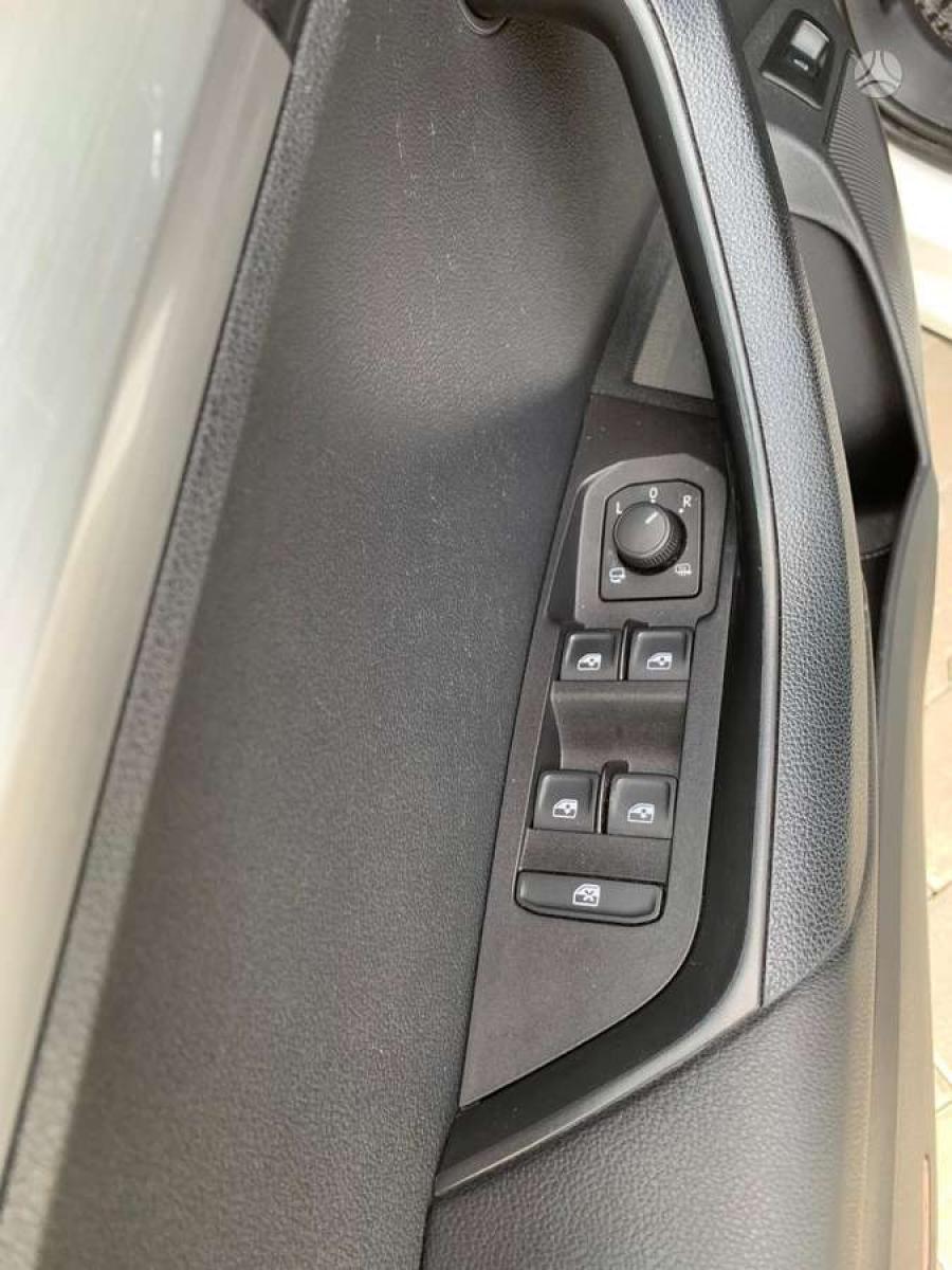 White Skoda Karoq 2020 in Vilnius, with an engine capacity of 1.60 L and mileage of 176 thousand km for 11616 €, photo 19 on AUTOMOTO.COM.LV