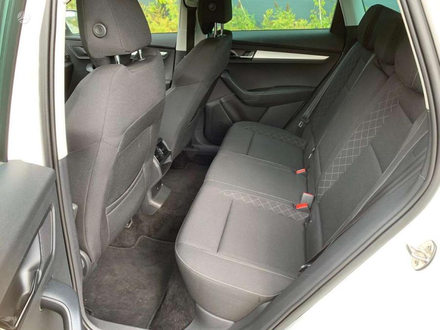 White Skoda Karoq 2020 in Vilnius, with an engine capacity of 1.60 L and mileage of 176 thousand km for 11616 €, photo 20 on AUTOMOTO.COM.LV