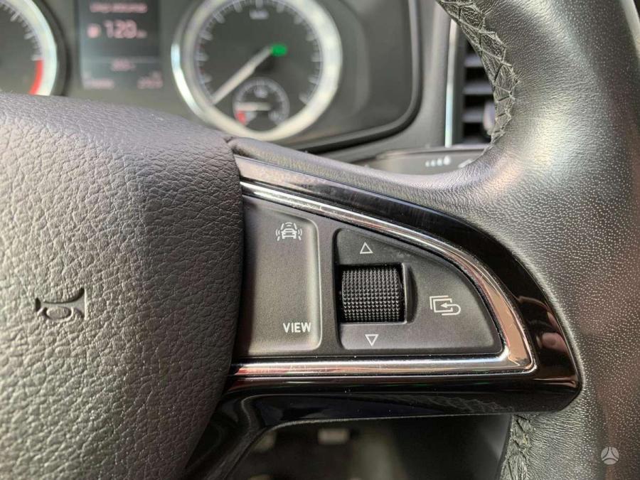 White Skoda Karoq 2020 in Vilnius, with an engine capacity of 1.60 L and mileage of 176 thousand km for 11616 €, photo 27 on AUTOMOTO.COM.LV