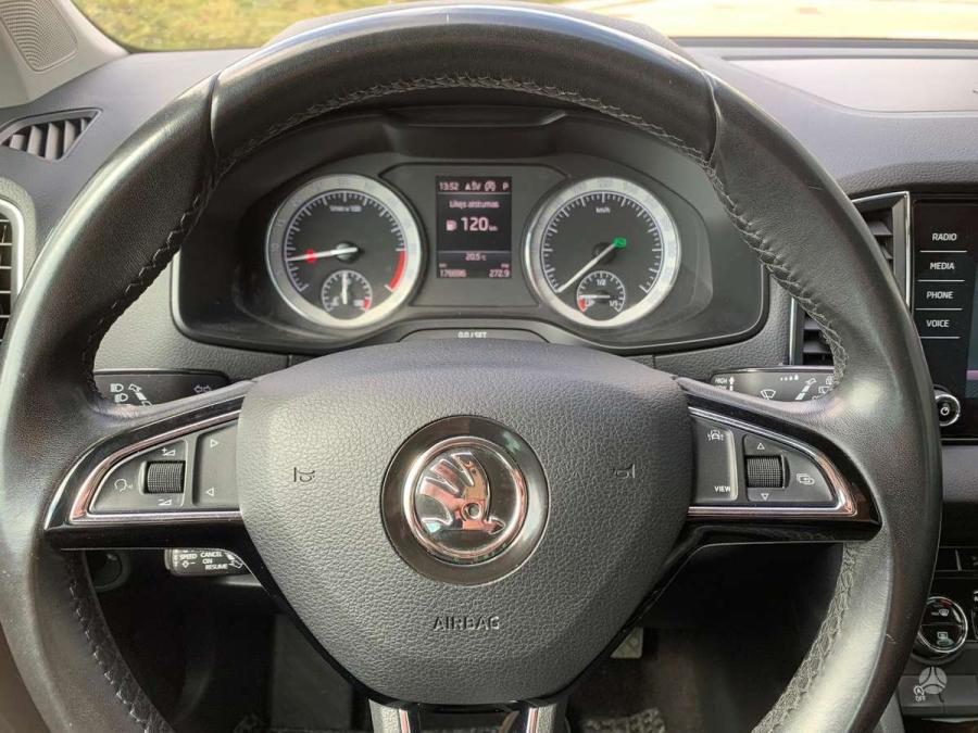 White Skoda Karoq 2020 in Vilnius, with an engine capacity of 1.60 L and mileage of 176 thousand km for 11616 €, photo 30 on AUTOMOTO.COM.LV