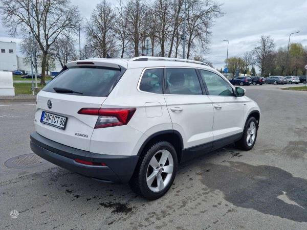 White Skoda Karoq 2020 in Kaunas, with an engine capacity of 1.97 L and mileage of 268 thousand km for 15150 €, photo 3 on AUTOMOTO.COM.LV