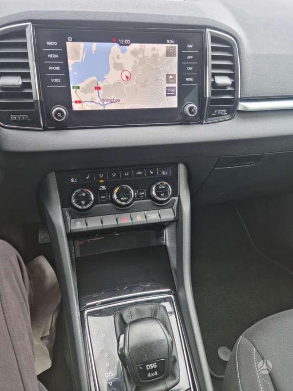 White Skoda Karoq 2020 in Kaunas, with an engine capacity of 1.97 L and mileage of 268 thousand km for 15150 €, photo 8 on AUTOMOTO.COM.LV