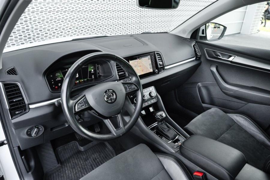 White Skoda Karoq 2020 in Marupe, with an engine capacity of 1.60 L and mileage of 152 thousand km for 17900 €, photo 10 on AUTOMOTO.COM.LV
