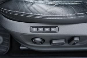 White Skoda Karoq 2020 in Marupe, with an engine capacity of 1.60 L and mileage of 152 thousand km for 17900 €, photo 12 on AUTOMOTO.COM.LV