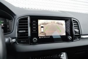 White Skoda Karoq 2020 in Marupe, with an engine capacity of 1.60 L and mileage of 152 thousand km for 17900 €, photo 19 on AUTOMOTO.COM.LV