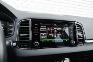 White Skoda Karoq 2020 in Marupe, with an engine capacity of 1.60 L and mileage of 152 thousand km for 17900 €, photo 23 on AUTOMOTO.COM.LV