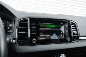 White Skoda Karoq 2020 in Marupe, with an engine capacity of 1.60 L and mileage of 152 thousand km for 17900 €, photo 25 on AUTOMOTO.COM.LV