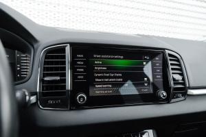 White Skoda Karoq 2020 in Marupe, with an engine capacity of 1.60 L and mileage of 152 thousand km for 17900 €, photo 26 on AUTOMOTO.COM.LV