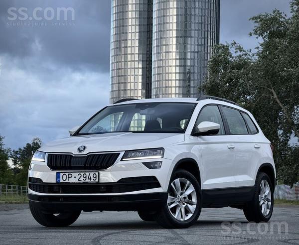 White Skoda Karoq 2021 in Riga, with an engine capacity of 2.00 L and mileage of 112 thousand km for 19990 €, photo 1 on AUTOMOTO.COM.LV