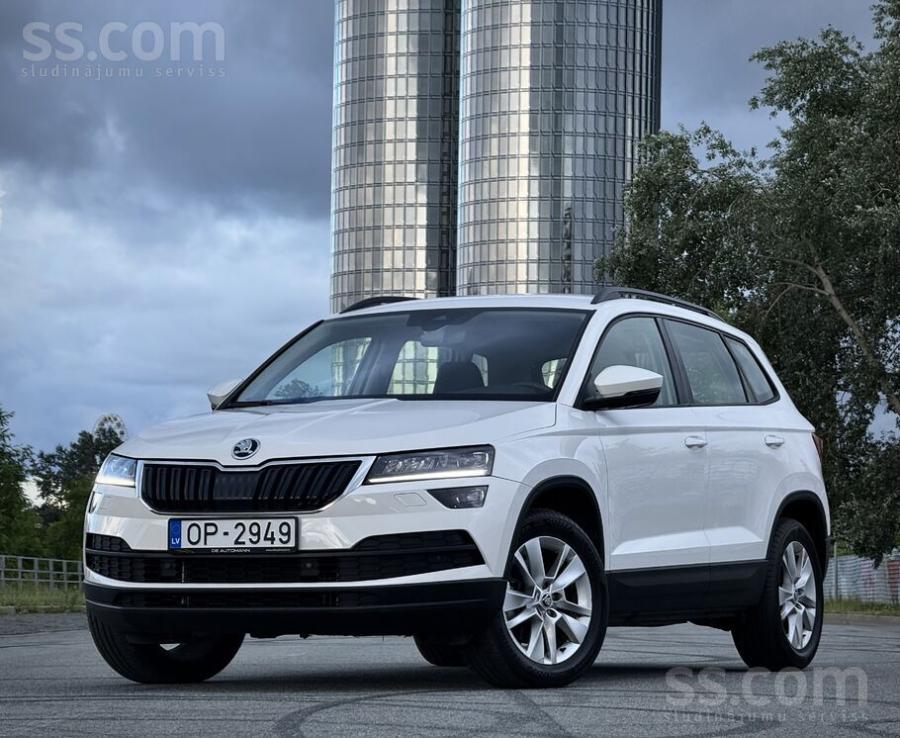 White Skoda Karoq 2021 in Riga, with an engine capacity of 2.00 L and mileage of 112 thousand km for 19990 €, photo 1 on AUTOMOTO.COM.LV