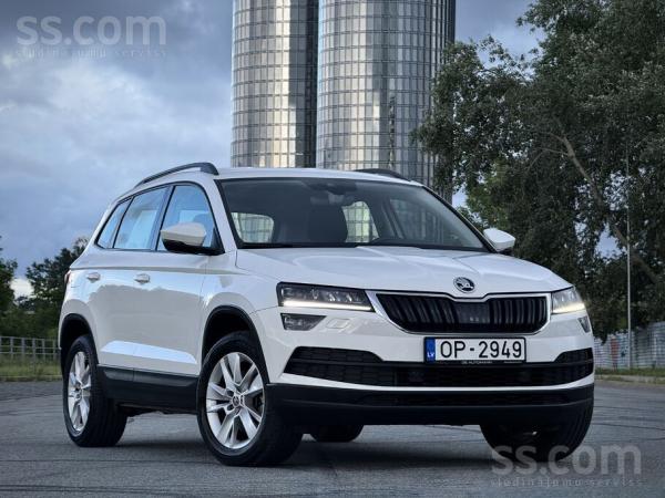 White Skoda Karoq 2021 in Riga, with an engine capacity of 2.00 L and mileage of 112 thousand km for 19990 €, photo 2 on AUTOMOTO.COM.LV