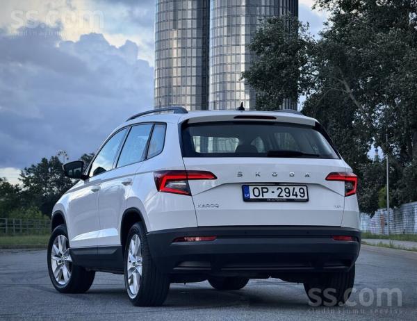 White Skoda Karoq 2021 in Riga, with an engine capacity of 2.00 L and mileage of 112 thousand km for 19990 €, photo 3 on AUTOMOTO.COM.LV