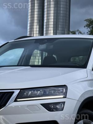 White Skoda Karoq 2021 in Riga, with an engine capacity of 2.00 L and mileage of 112 thousand km for 19990 €, photo 6 on AUTOMOTO.COM.LV
