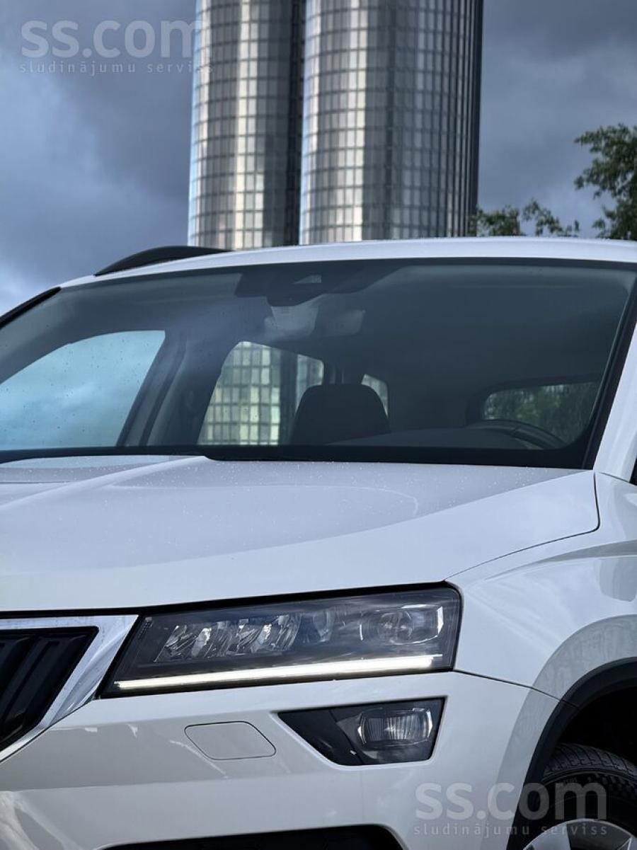White Skoda Karoq 2021 in Riga, with an engine capacity of 2.00 L and mileage of 112 thousand km for 19990 €, photo 6 on AUTOMOTO.COM.LV