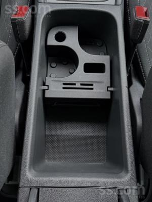 White Skoda Karoq 2021 in Riga, with an engine capacity of 2.00 L and mileage of 112 thousand km for 19990 €, photo 26 on AUTOMOTO.COM.LV