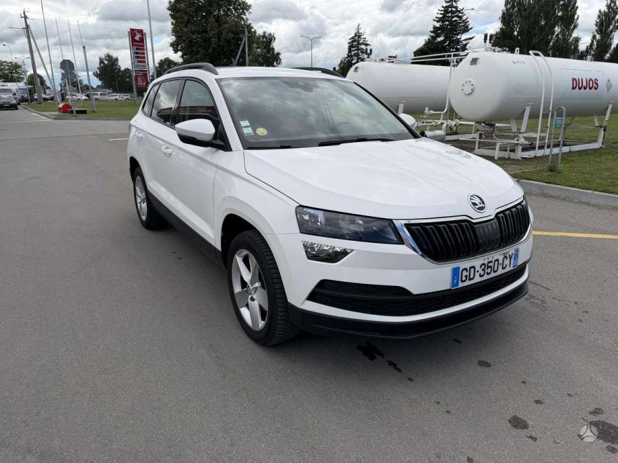 Белый Шкода Karoq 2021 в Таураге, объемом двигателя 1.97 л и пробегом 187 тыс. км за 10200 €, фото 1 на AUTOMOTO.COM.LV