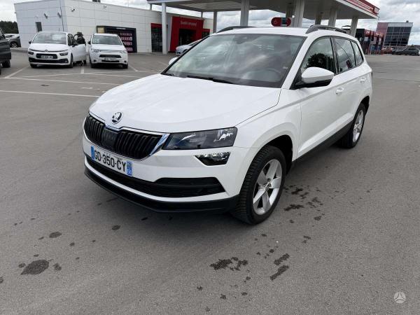 White Skoda Karoq 2021 in Taurage, with an engine capacity of 1.97 L and mileage of 187 thousand km for 10200 €, photo 2 on AUTOMOTO.COM.LV