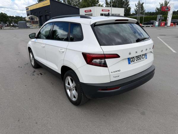 White Skoda Karoq 2021 in Taurage, with an engine capacity of 1.97 L and mileage of 187 thousand km for 10200 €, photo 3 on AUTOMOTO.COM.LV