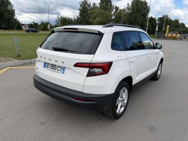 White Skoda Karoq 2021 in Taurage, with an engine capacity of 1.97 L and mileage of 187 thousand km for 10200 €, photo 4 on AUTOMOTO.COM.LV