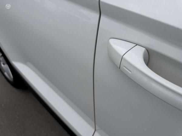 White Skoda Karoq 2021 in Taurage, with an engine capacity of 1.97 L and mileage of 187 thousand km for 10200 €, photo 5 on AUTOMOTO.COM.LV