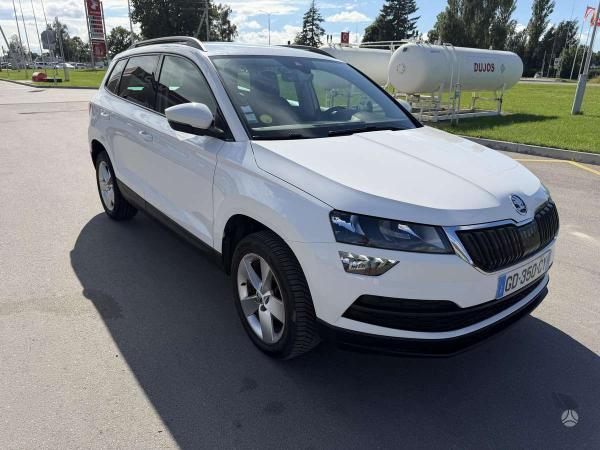 White Skoda Karoq 2021 in Taurage, with an engine capacity of 1.97 L and mileage of 186 thousand km for 10500 €, photo 1 on AUTOMOTO.COM.LV