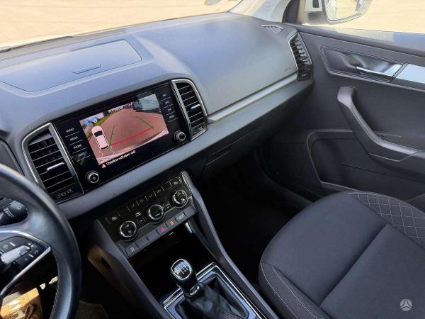 White Skoda Karoq 2021 in Taurage, with an engine capacity of 1.97 L and mileage of 186 thousand km for 10500 €, photo 5 on AUTOMOTO.COM.LV