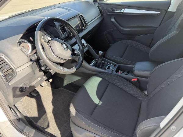 White Skoda Karoq 2021 in Taurage, with an engine capacity of 1.97 L and mileage of 186 thousand km for 10500 €, photo 8 on AUTOMOTO.COM.LV