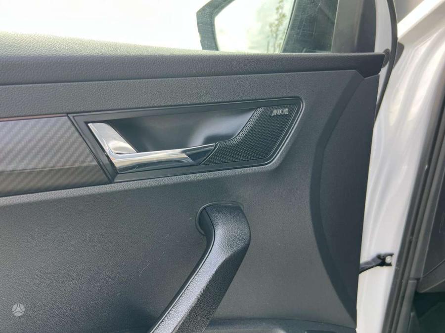 White Skoda Karoq 2021 in Vilnius, with an engine capacity of 1.50 L and mileage of 235 thousand km for 16990 €, photo 31 on AUTOMOTO.COM.LV