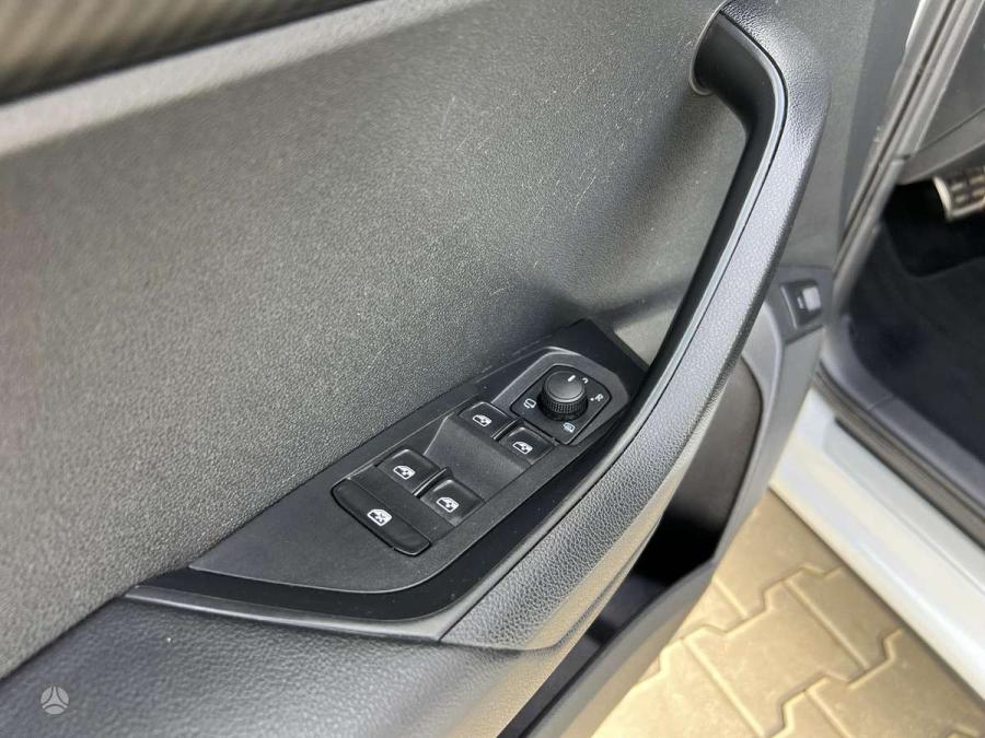 White Skoda Karoq 2021 in Vilnius, with an engine capacity of 1.50 L and mileage of 235 thousand km for 16990 €, photo 32 on AUTOMOTO.COM.LV