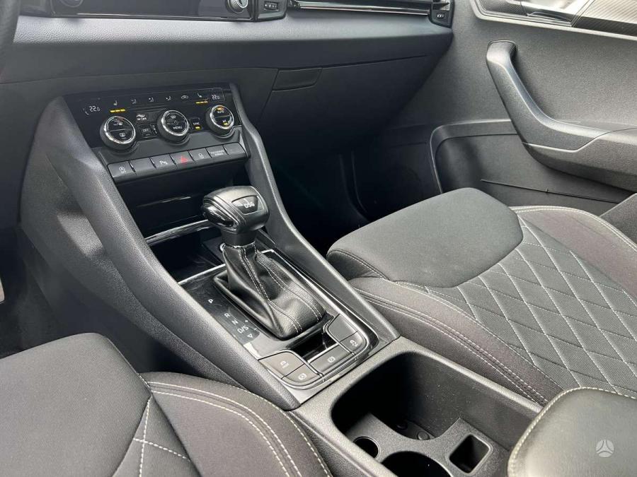 White Skoda Karoq 2021 in Vilnius, with an engine capacity of 1.50 L and mileage of 235 thousand km for 16990 €, photo 34 on AUTOMOTO.COM.LV