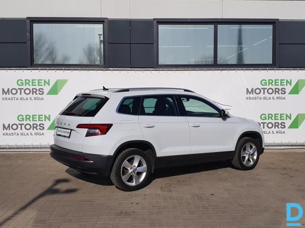 White Skoda Karoq 2022 in Tukums, with an engine capacity of 1.50 L and mileage of 34 thousand km for 23500 €, photo 4 on AUTOMOTO.COM.LV