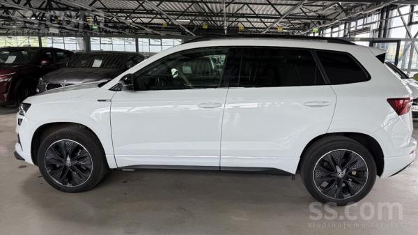 Белый Шкода Karoq 2022 в Рига, объемом двигателя 1.50 л и пробегом 78 тыс. км за 24900 €, фото 2 на AUTOMOTO.COM.LV