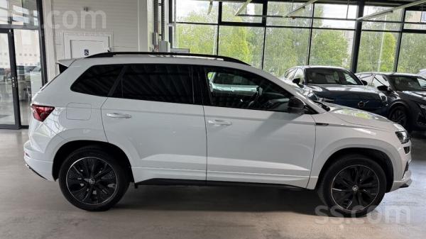 Белый Шкода Karoq 2022 в Рига, объемом двигателя 1.50 л и пробегом 78 тыс. км за 24900 €, фото 5 на AUTOMOTO.COM.LV