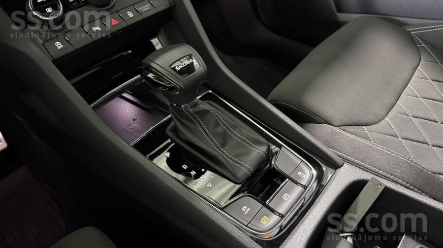 Balts Skoda Karoq 2022 Rīga, ar dzinēja tilpumu 1.50 L un nobraukumu 78 tūkst. km par 24900 €, foto 24 vietnē AUTOMOTO.COM.LV