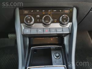 Balts Skoda Karoq 2022 Rīga, ar dzinēja tilpumu 1.50 L un nobraukumu 34 tūkst. km par 23500 €, foto 28 vietnē AUTOMOTO.COM.LV