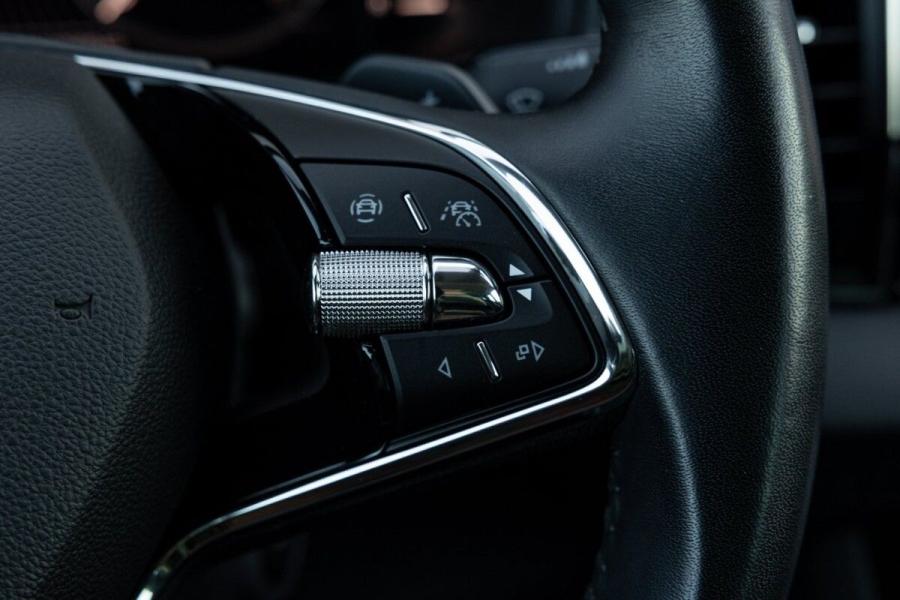 Balts Skoda Karoq 2022 Ventspils, ar dzinēja tilpumu 2.00 L un nobraukumu 128 tūkst. km par 22800 €, foto 22 vietnē AUTOMOTO.COM.LV