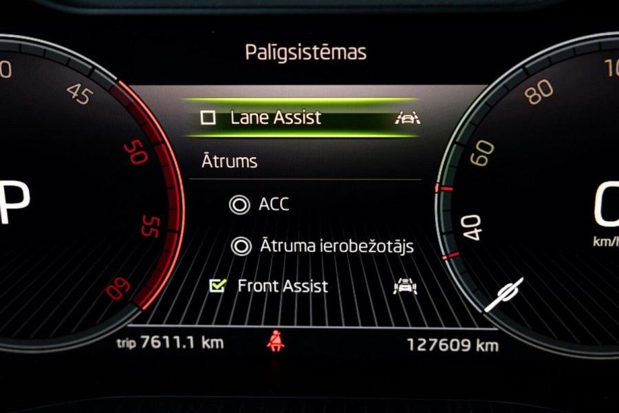 Balts Skoda Karoq 2022 Ventspils, ar dzinēja tilpumu 2.00 L un nobraukumu 128 tūkst. km par 22800 €, foto 24 vietnē AUTOMOTO.COM.LV