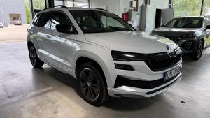 White Skoda Karoq 2022 in Riga, with an engine capacity of 1.50 L and mileage of 78 thousand km for 2490000 €, photo 6 on AUTOMOTO.COM.LV