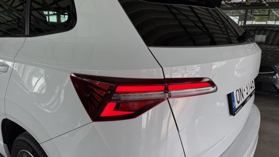 White Skoda Karoq 2022 in Riga, with an engine capacity of 1.50 L and mileage of 78 thousand km for 2490000 €, photo 9 on AUTOMOTO.COM.LV