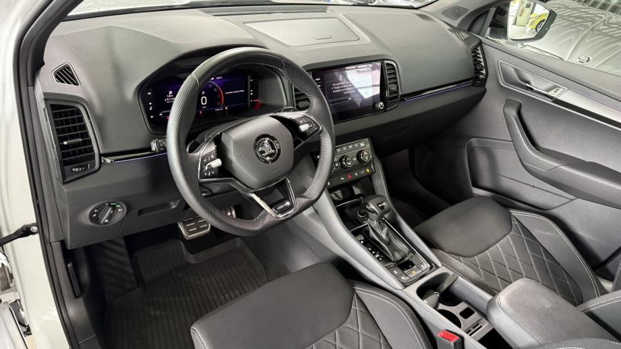 White Skoda Karoq 2022 in Riga, with an engine capacity of 1.50 L and mileage of 78 thousand km for 2490000 €, photo 11 on AUTOMOTO.COM.LV