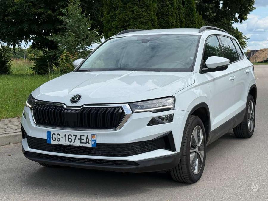 Белый Шкода Karoq 2022 в Таураге, объемом двигателя 1.97 л и пробегом 250 тыс. км за 14500 €, фото 1 на AUTOMOTO.COM.LV