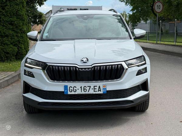White Skoda Karoq 2022 in Taurage, with an engine capacity of 1.97 L and mileage of 250 thousand km for 14500 €, photo 2 on AUTOMOTO.COM.LV