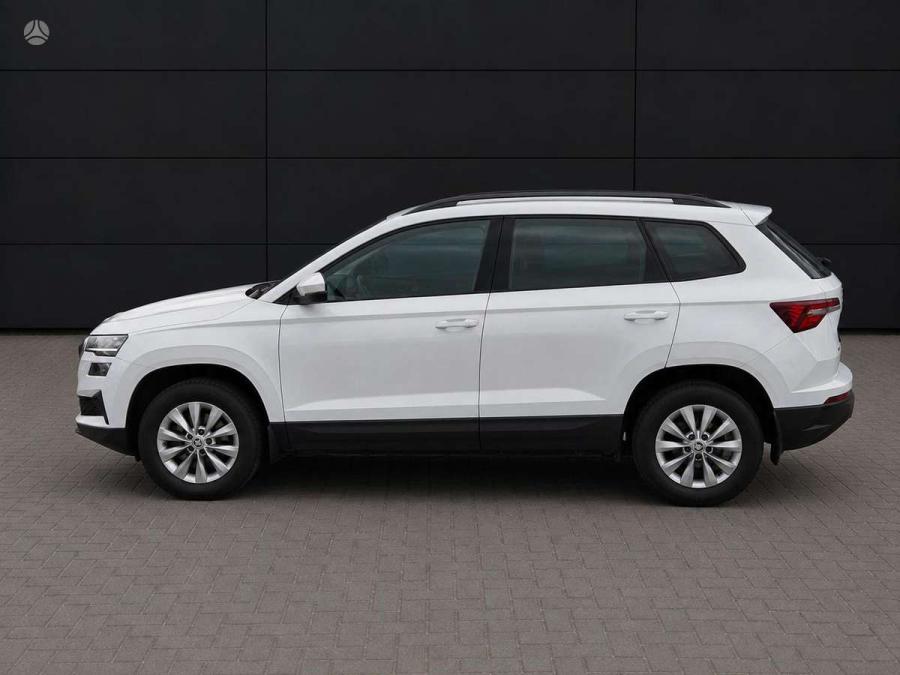 White Skoda Karoq 2022 in Vilnius, with an engine capacity of 1.50 L and mileage of 152 thousand km for 17990 €, photo 3 on AUTOMOTO.COM.LV
