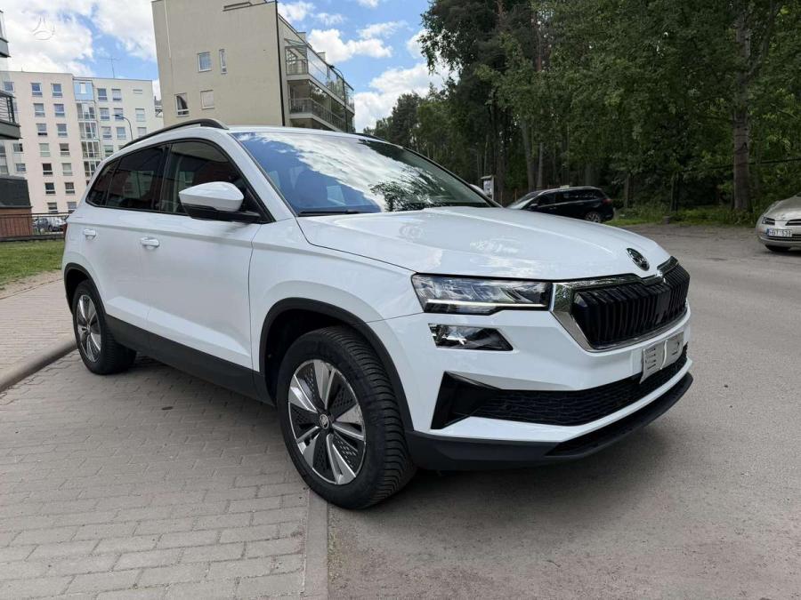 White Skoda Karoq 2022 in Vilnius, with an engine capacity of 1.97 L and mileage of 206 thousand km for 18400 €, photo 3 on AUTOMOTO.COM.LV
