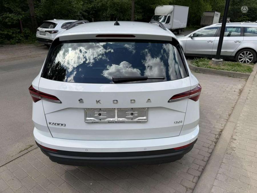 White Skoda Karoq 2022 in Vilnius, with an engine capacity of 1.97 L and mileage of 206 thousand km for 18400 €, photo 7 on AUTOMOTO.COM.LV