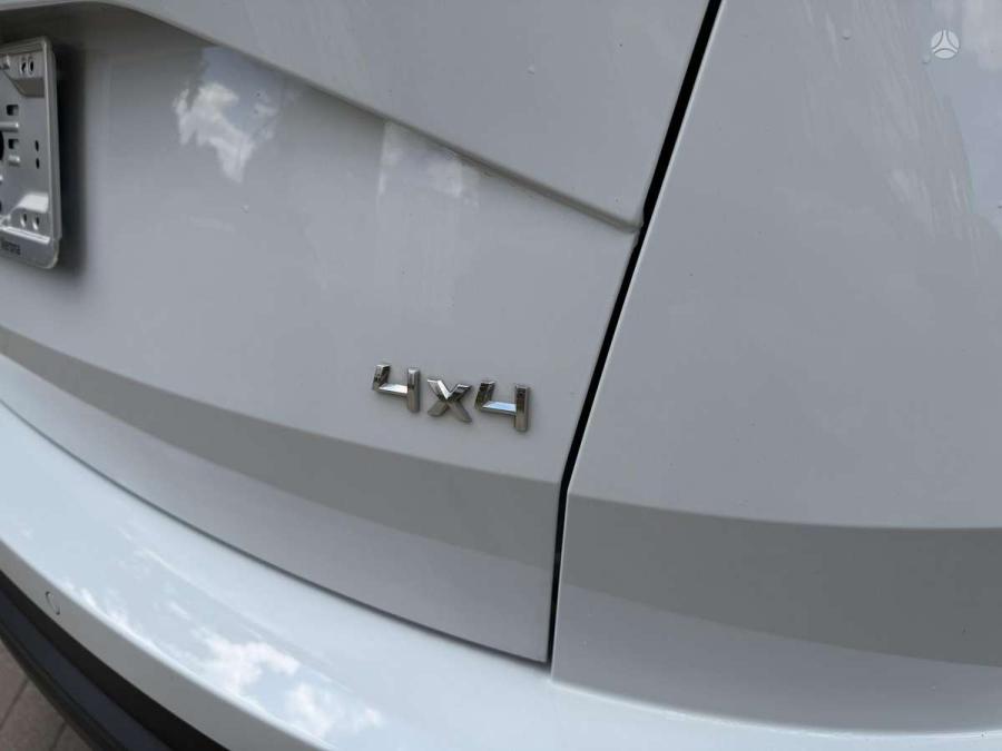 White Skoda Karoq 2022 in Vilnius, with an engine capacity of 1.97 L and mileage of 206 thousand km for 18400 €, photo 9 on AUTOMOTO.COM.LV