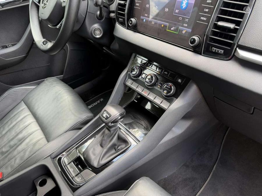 White Skoda Karoq 2022 in Vilnius, with an engine capacity of 1.97 L and mileage of 206 thousand km for 18400 €, photo 14 on AUTOMOTO.COM.LV