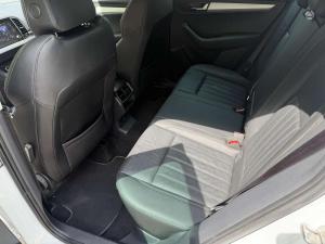White Skoda Karoq 2022 in Vilnius, with an engine capacity of 1.97 L and mileage of 206 thousand km for 18400 €, photo 15 on AUTOMOTO.COM.LV